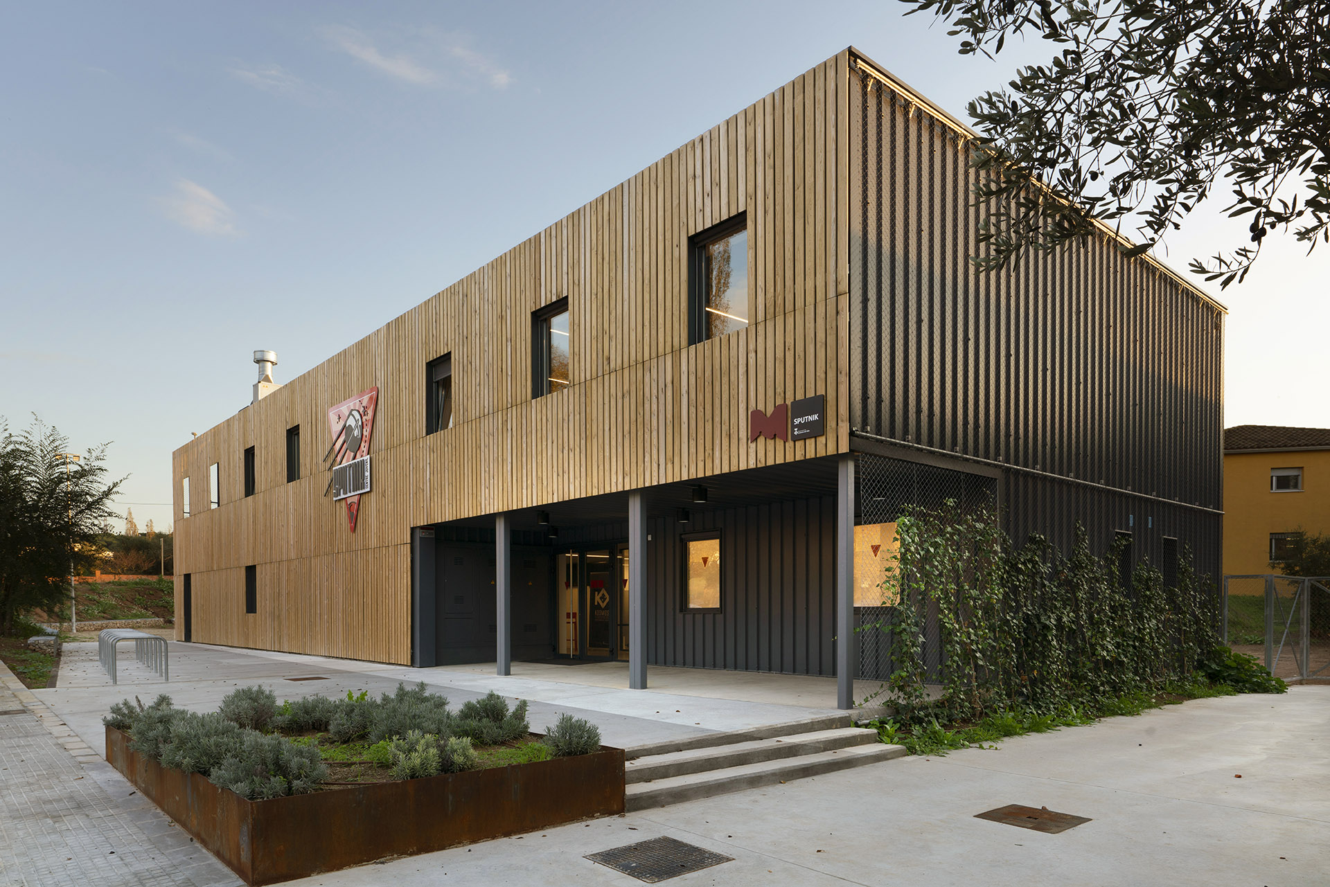 Youth center in Catalonia. Extreme variability in the use of interior ...