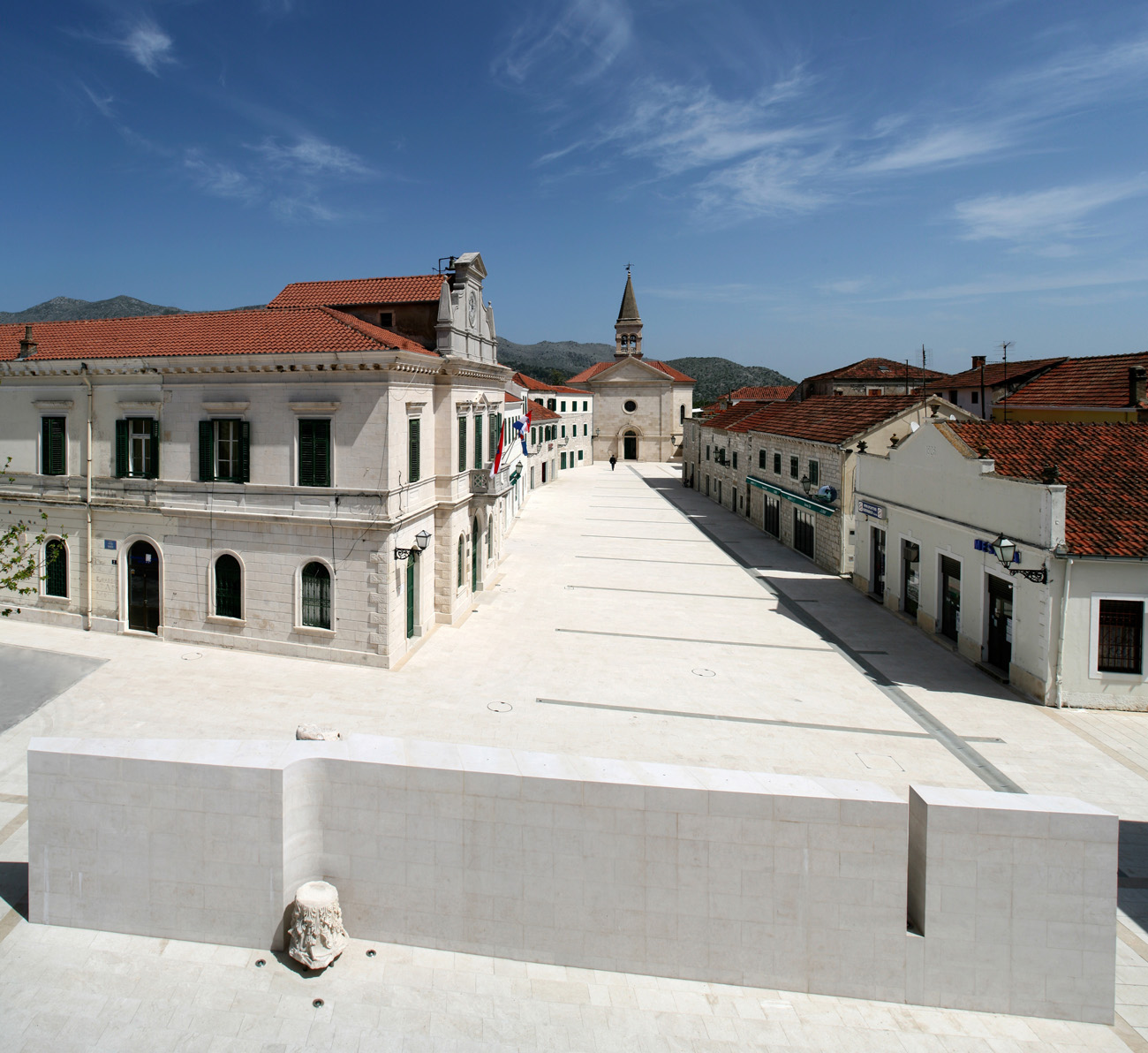A historic Mediterranean square has been transformed. A preserved and ...
