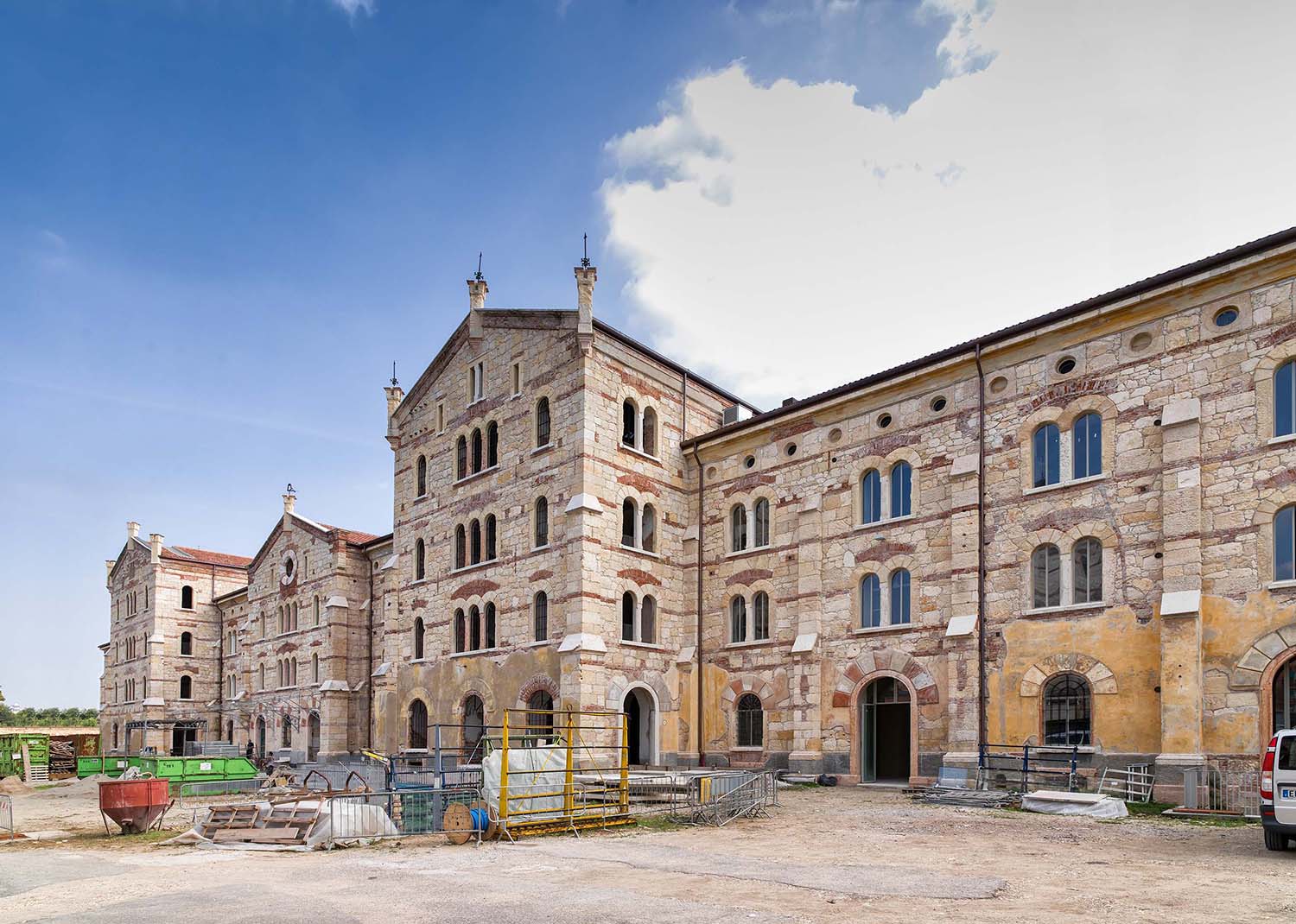 Renovation of the former Caserma in Verona. Project winner of the Gold ...