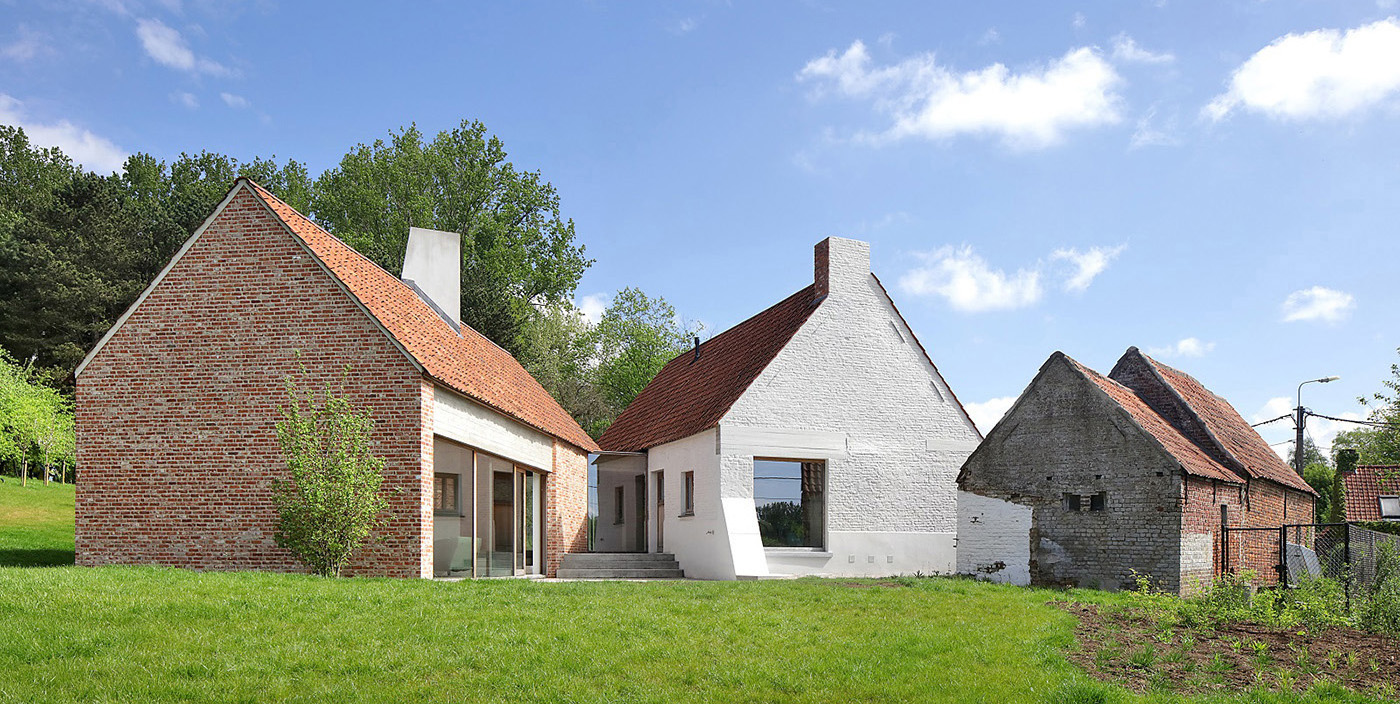 Vecchia fattoria nella campagna fiamminga. Architettura per godere della vita rurale