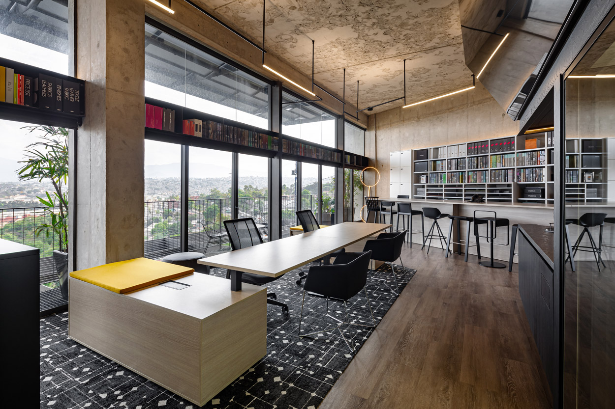 Salas de exposición y espacios de diseño se entrelazan en el "Espacio Inteligente" en Ciudad de ...