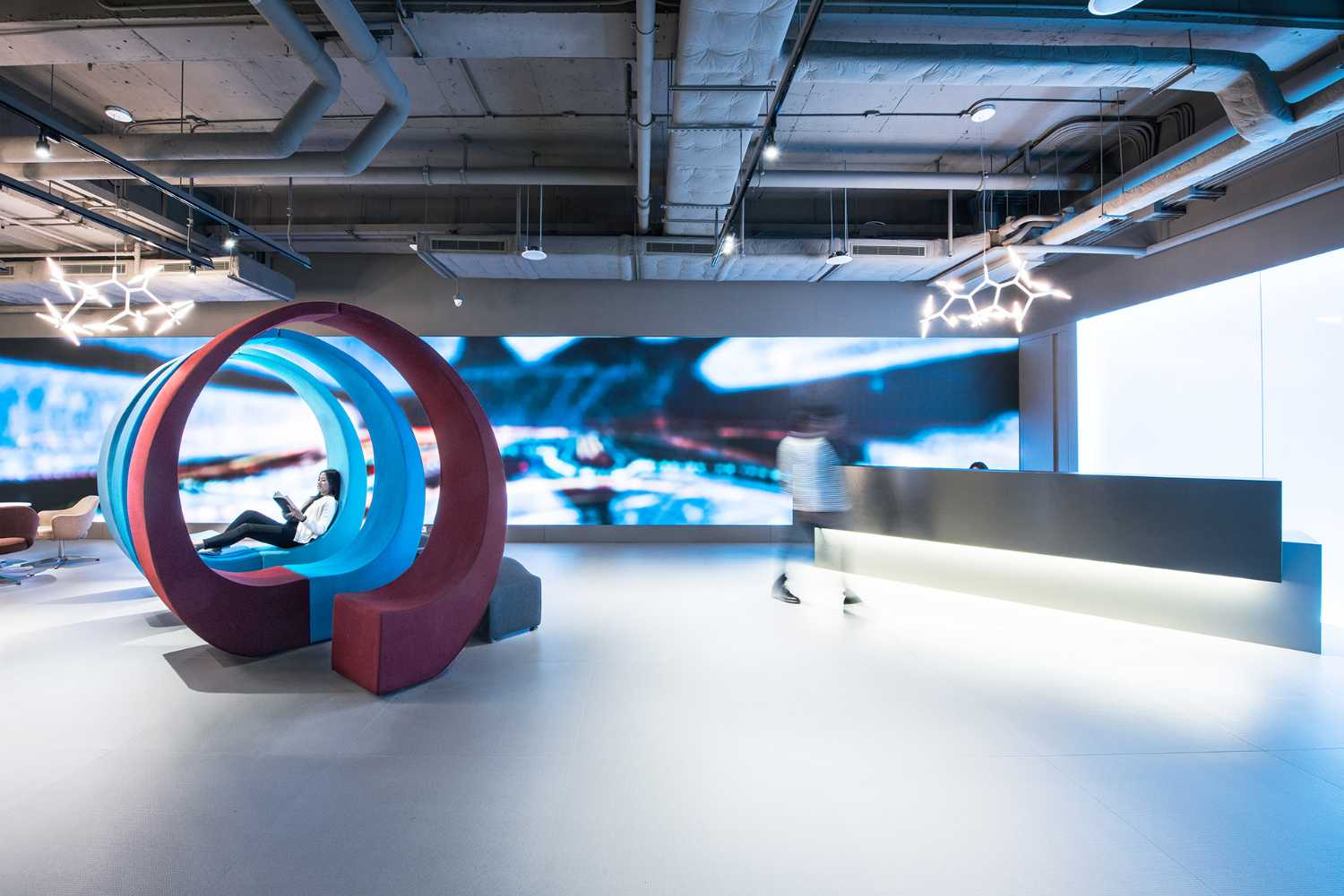 Contemporary art in a logistics centre. An inspiring experience for ...