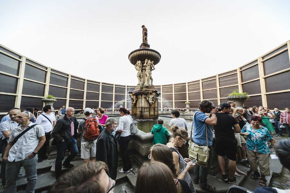 (Non-)Perception of art in our everyday life. A wooden structure brings ...