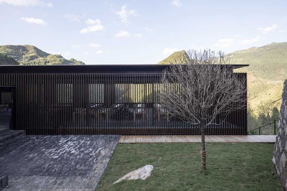 Mountain Restaurant & Bar: volúmenes, espacios, ambientes que siguen la ...