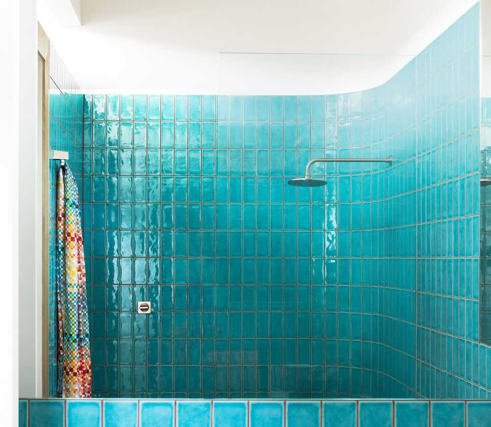 Renovation of a modernist cottage. The House of Cats, a playful space ...