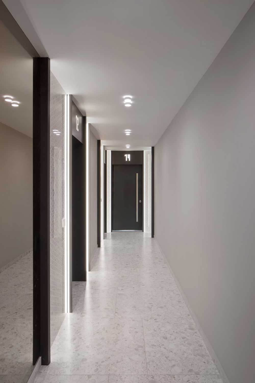 A modern urban house in Infinity Park. Aluminum and glass for pure form ...