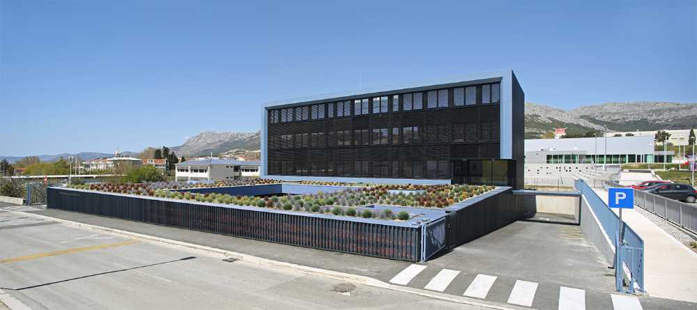 Priko Vode Elementary School and Kindergarten. An unusual mash-up of ...