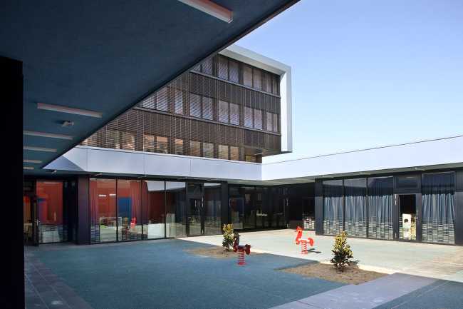 Priko Vode Elementary School and Kindergarten. An unusual mash-up of ...