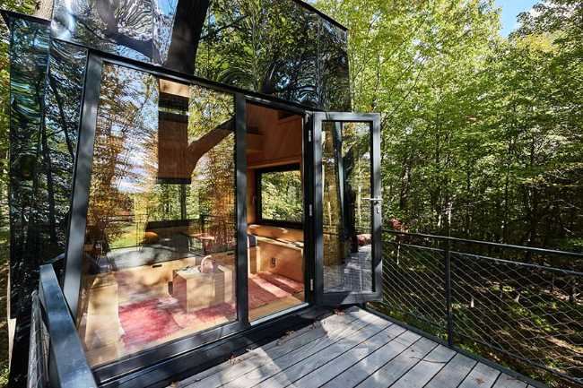Black Crystal: A Wood and Metal Treehouse in the USA