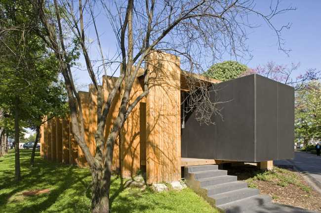 Prefabricated, light and abstract pavilion. Wooden sculpture inside a ...