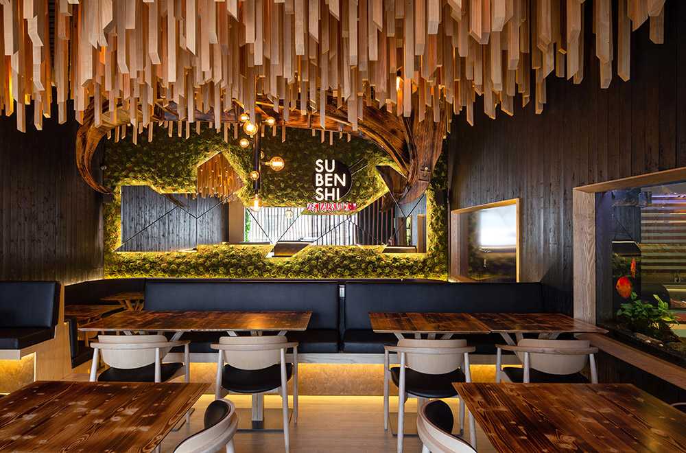 Restyling of a restaurant dining room. The atmosphere and comfort have ...